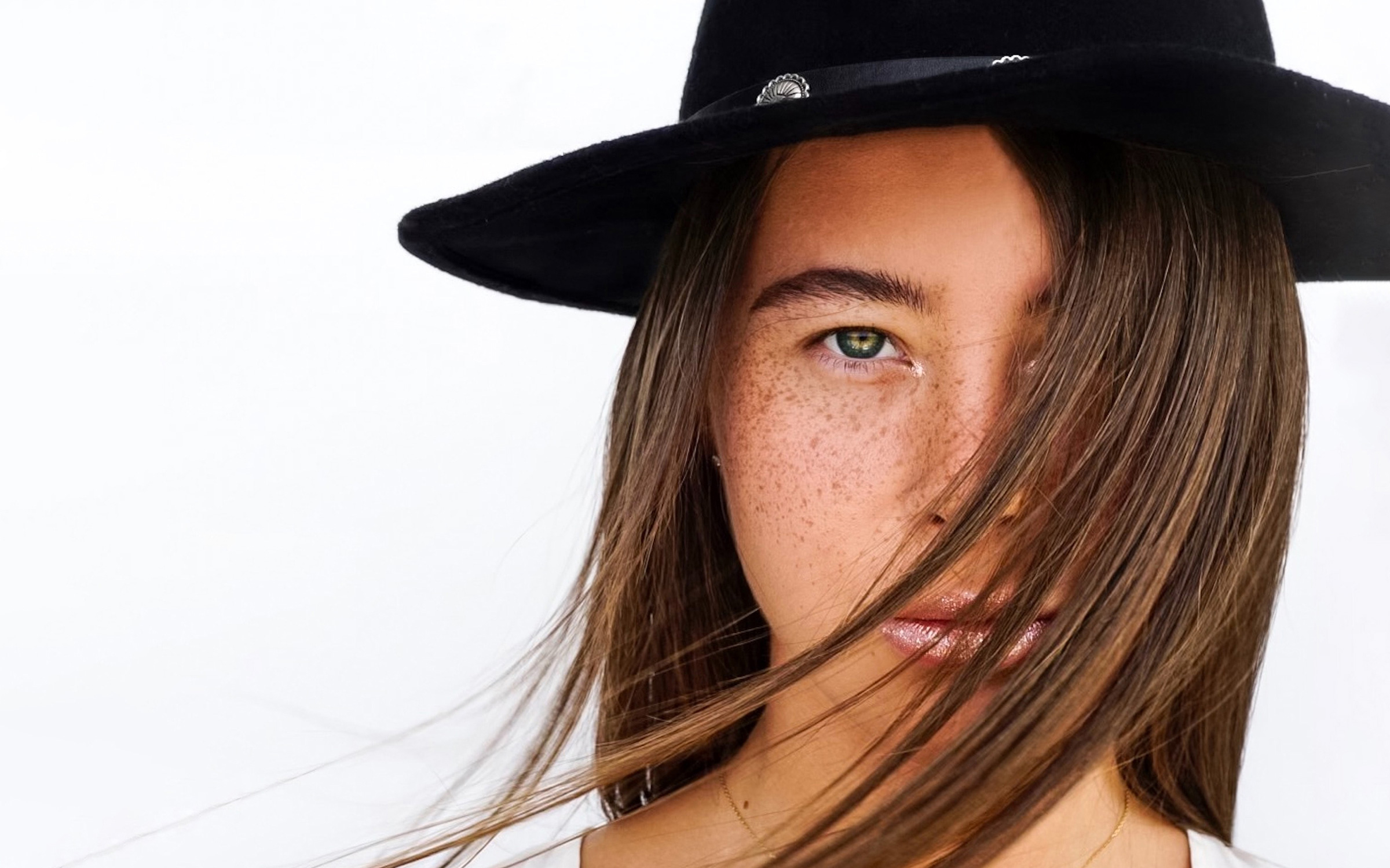 Kate Andrew’s Dreamland is a captivating portrait of our time | Портал ТВМ